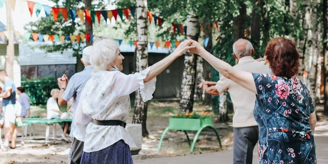How Senior Living Communities Organize Events for All Levels of Care